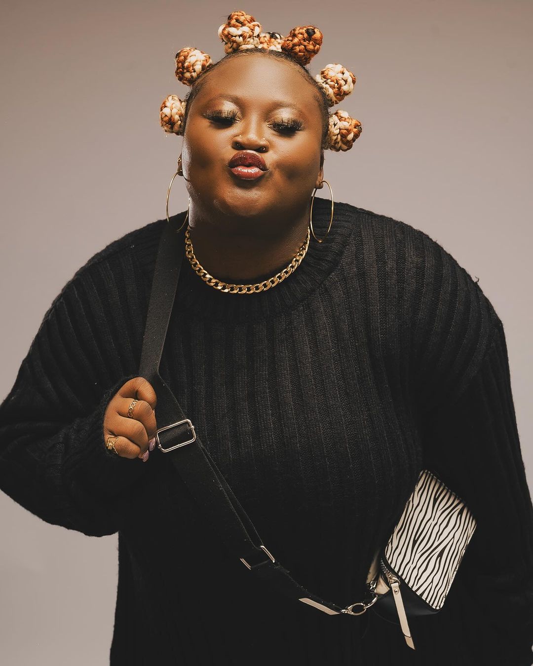 Ladé Drops Cover for Asake's "Nzaza" — Jukebox Music